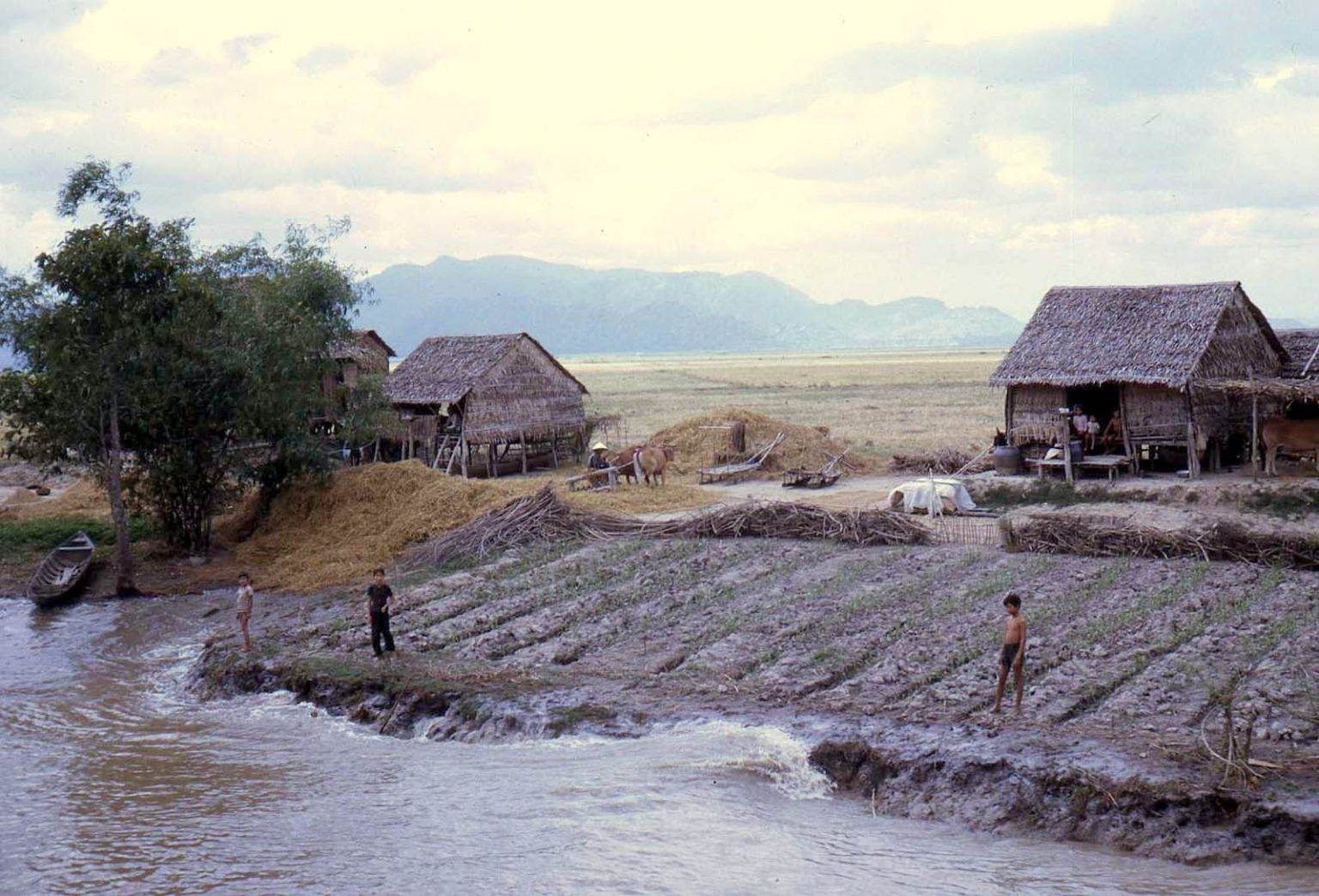 Hình Ảnh Kiến Tường 1967 Qua Ống Kính Của Tom Twitty – Nhạc Vàng