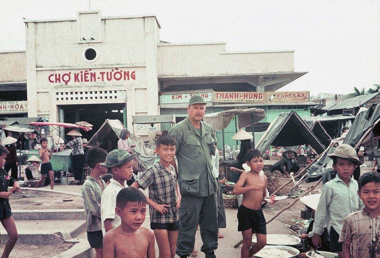 Hình Ảnh Kiến Tường 1967 Qua Ống Kính Của Tom Twitty – Nhạc Vàng