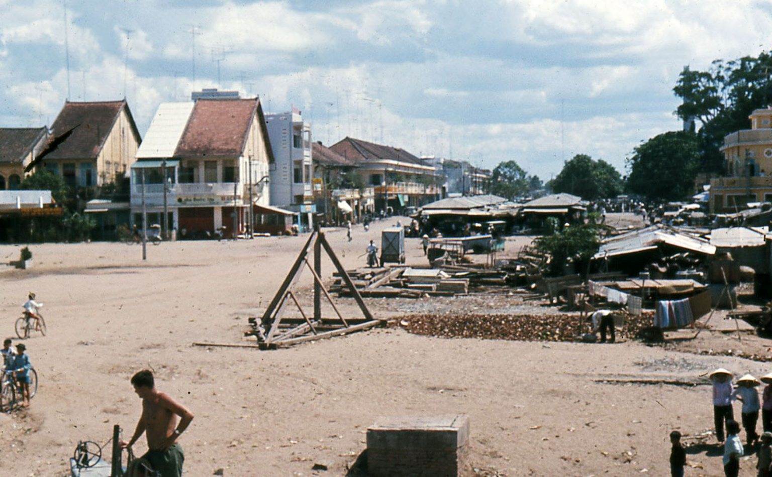 Hình Ảnh Kiến Tường 1967 Qua Ống Kính Của Tom Twitty – Nhạc Vàng